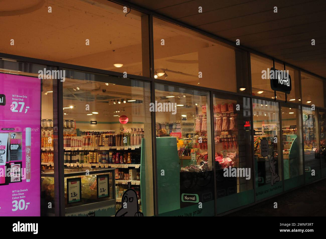 Normanormal store hi-res stock photography and images - Alamy