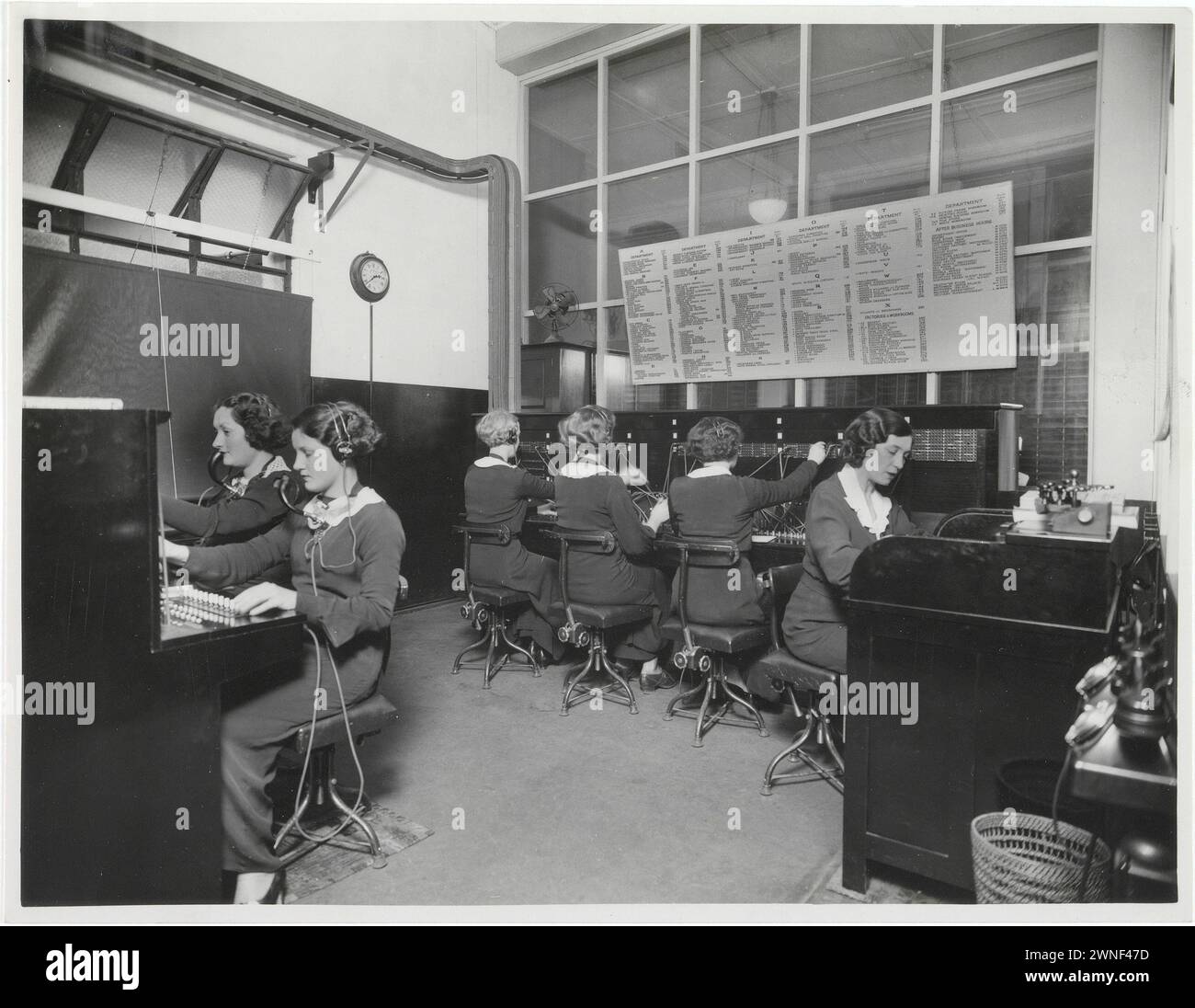 Vintage department store women hi-res stock photography and images - Alamy