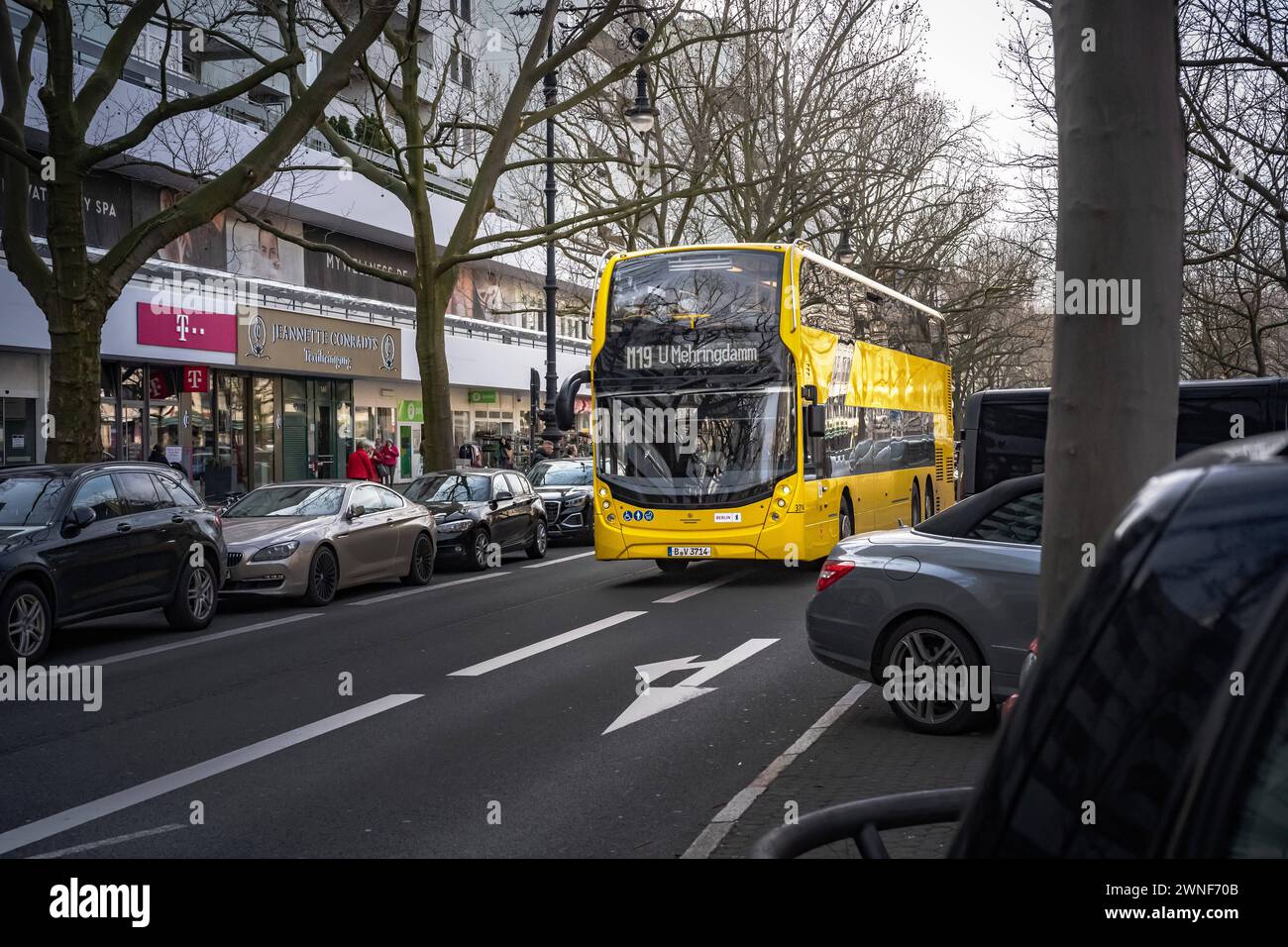 Berlin BVG: gelber Doppeldecker / Doppeldeckerbus, Bus - 02.03.2024 ...