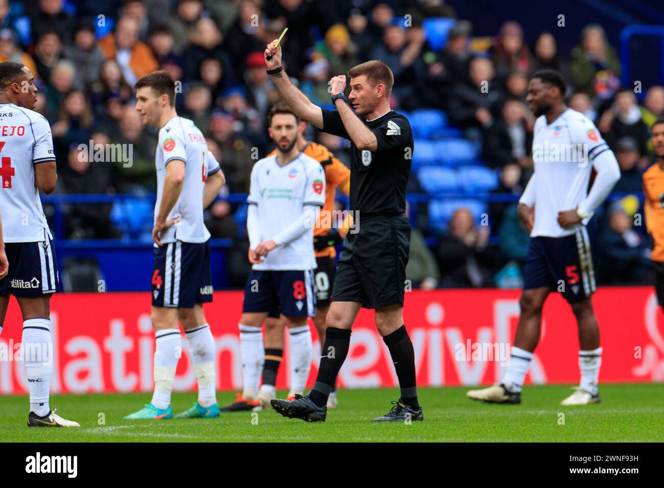 Football referee ollie yates hi-res stock photography and images - Alamy