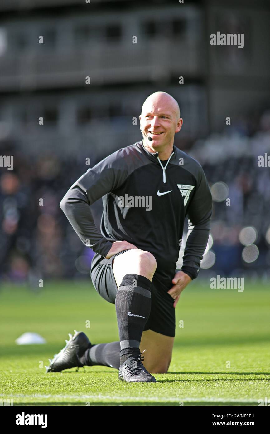 London, UK. 02nd Mar, 2024. London, March 2nd 2024: Match Referee Simon ...