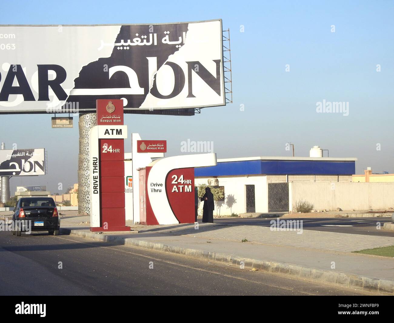 Customer using cashpoint hi-res stock photography and images - Alamy