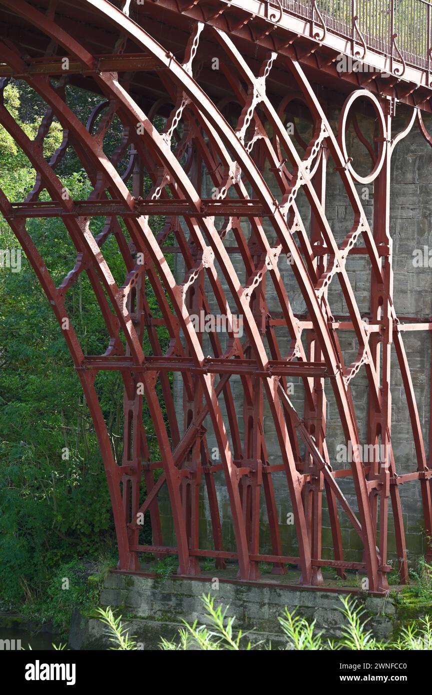 The world's first iron bridge at Ironbridge, Coalbrookdale Shropshire ...