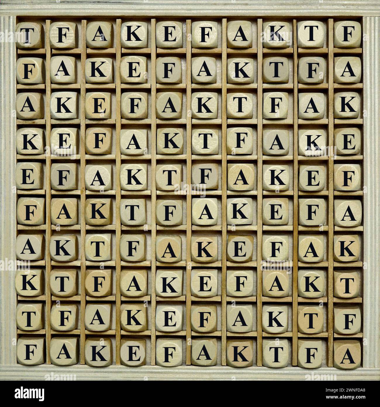 Buchstabenkasten mit den Worten Fakt und Fake Buchstabenkasten mit den ...