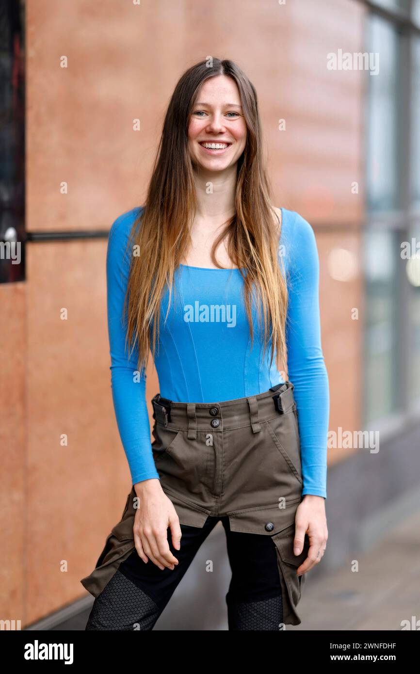 Reisebloggerin Ann-Kathrin Bendixen vor der Abfahrt zur 2. Show der 17. Staffel der RTL-Tanzshow ...