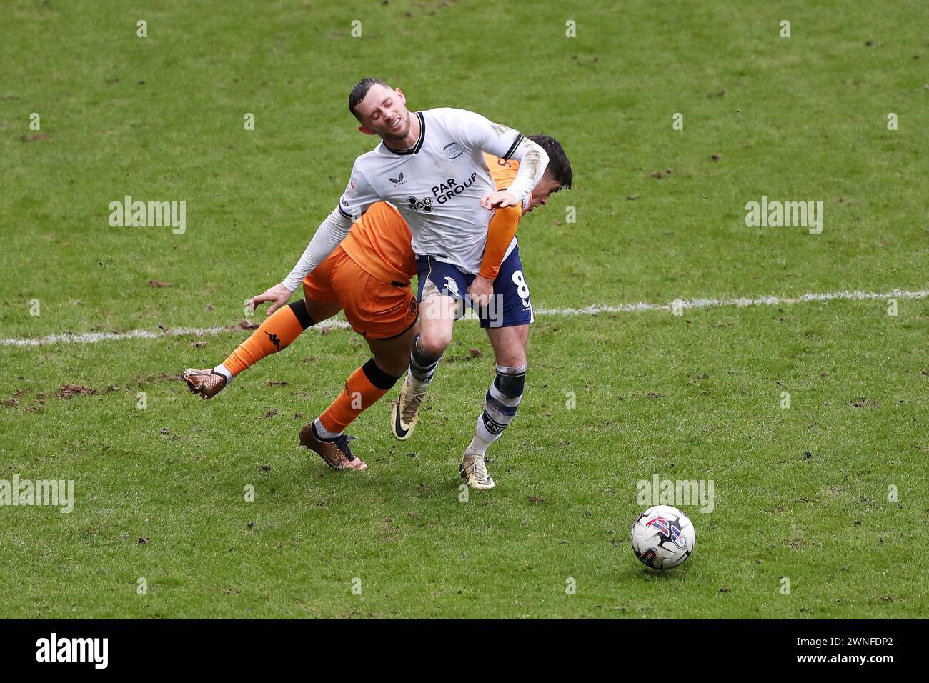 Preston North End's Alan Browne and Hull City's Ryan Giles (left ...