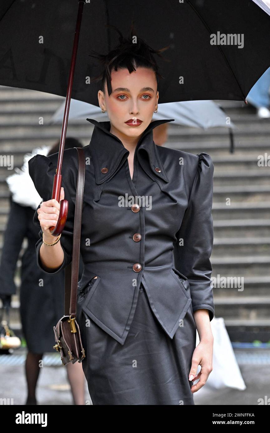 Emma chamberlain paris hi-res stock photography and images - Alamy