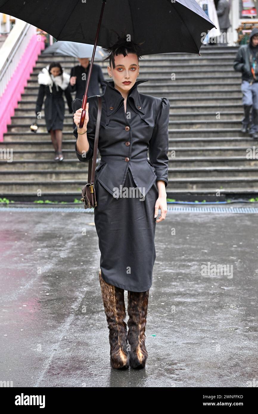 Emma chamberlain paris hi-res stock photography and images - Alamy