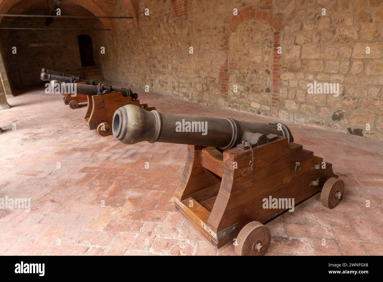 medieval cannons on old castle in Tuscany, Italy Stock Photo - Alamy