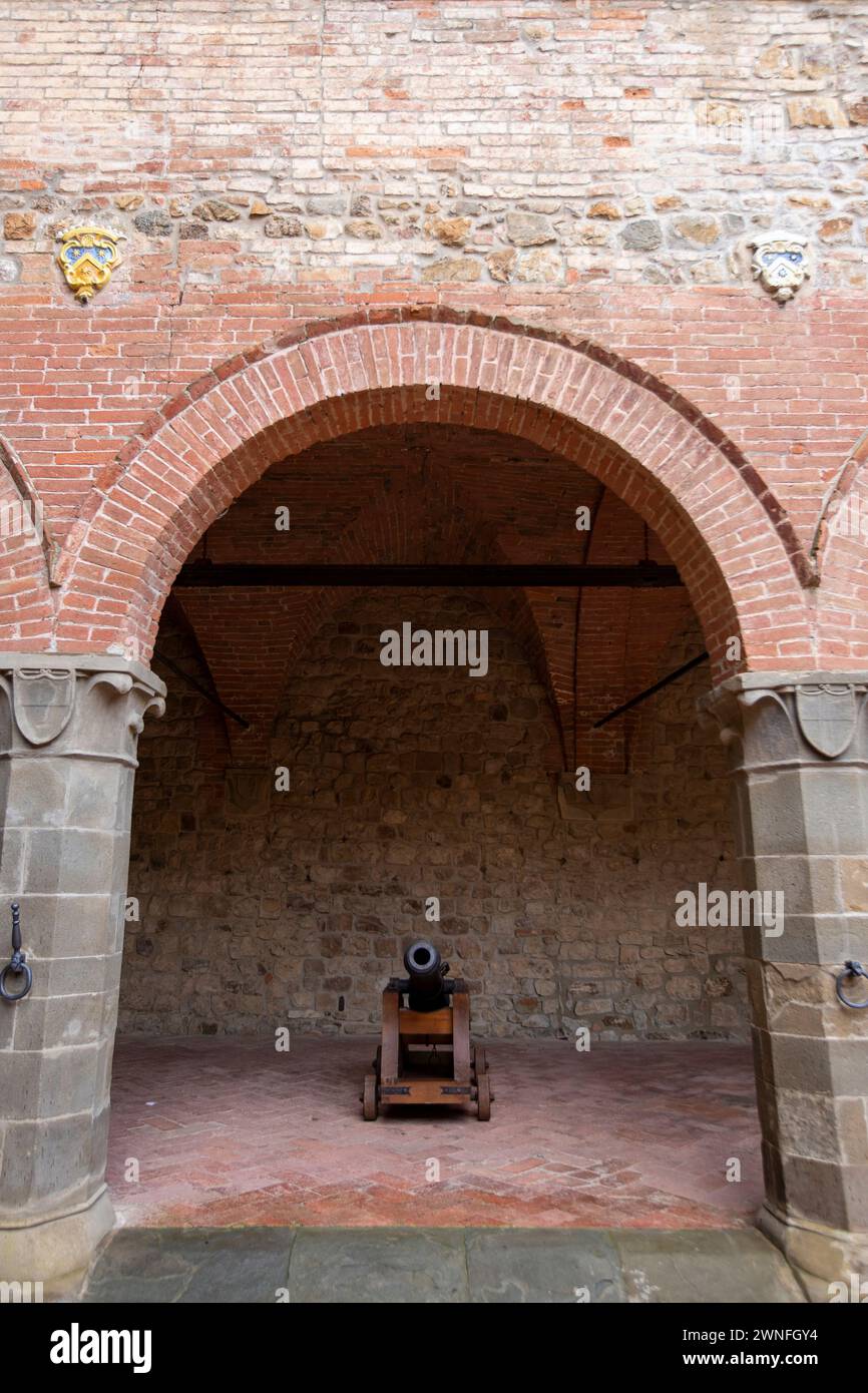 Cannons stone wall tower hi-res stock photography and images - Alamy