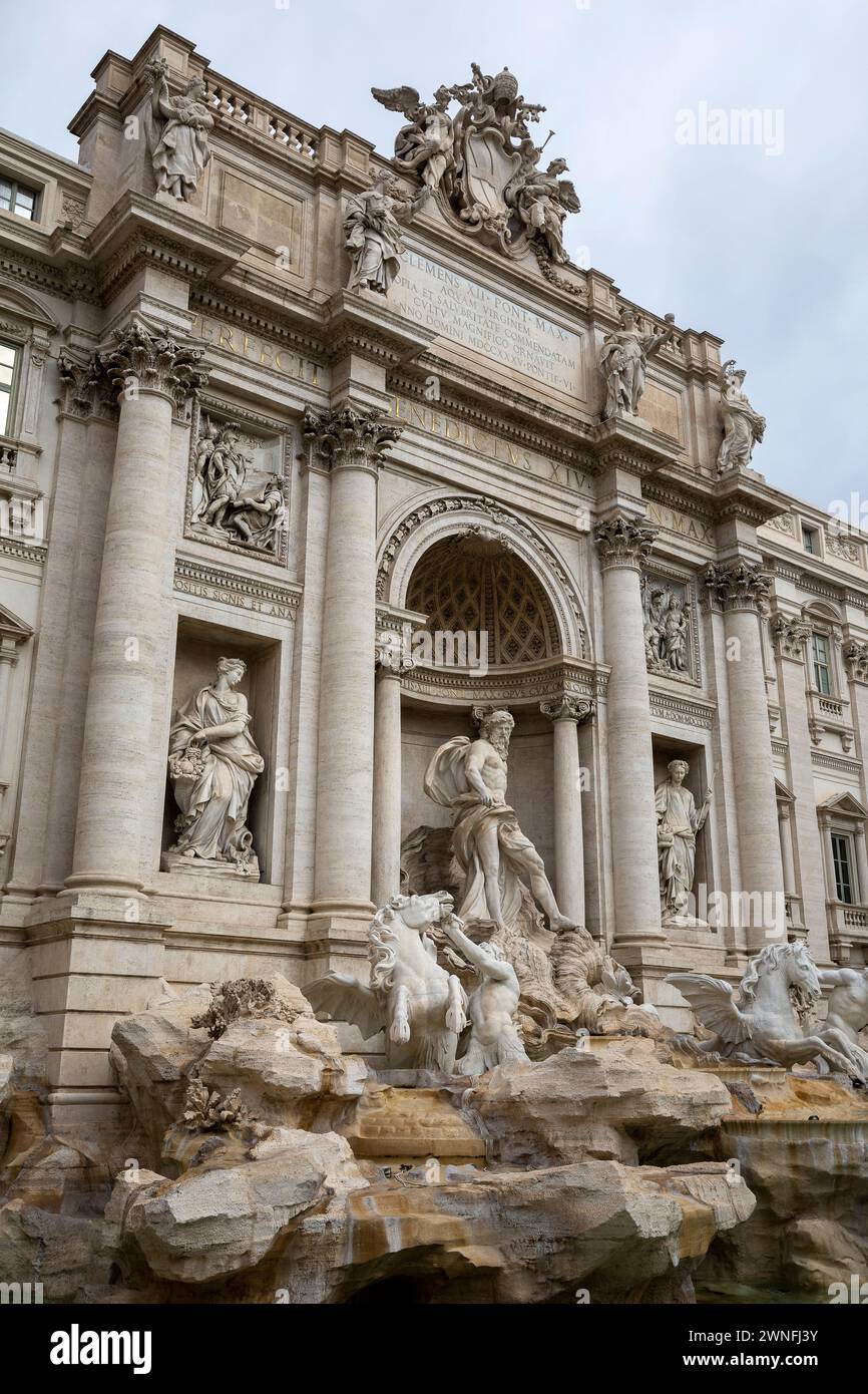 Fontana di Trevi, Trevi Fountain in Rome. The Trevi Fountain is the ...