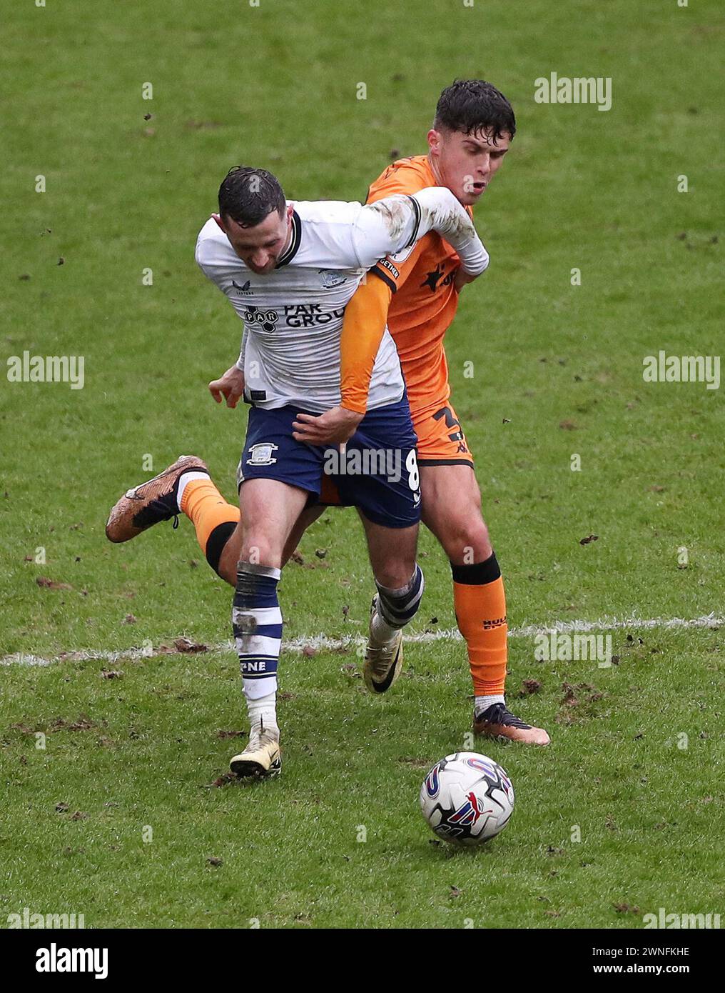 Preston North End's Alan Browne and Hull City's Ryan Giles (left ...