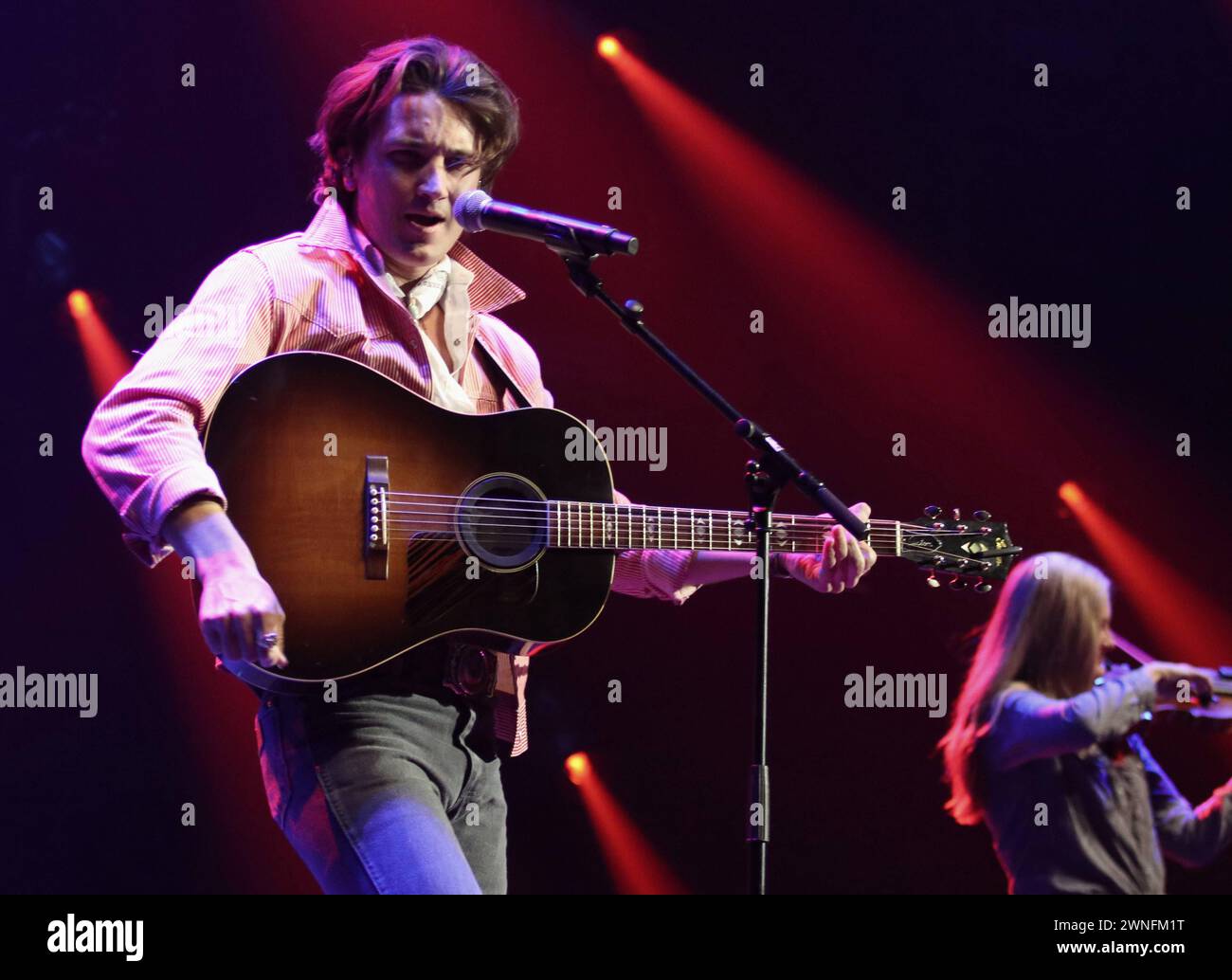 Countrysänger Drake Milligan beim C2C 2024 in Berlin Auftritt beim ...