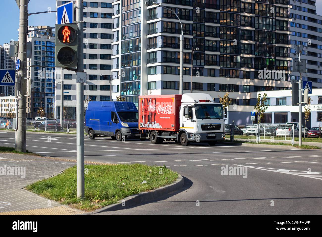 Minsk, Belarus - 9 september, 2023: A Coca-Cola truck stands on the road close up Stock Photo ...