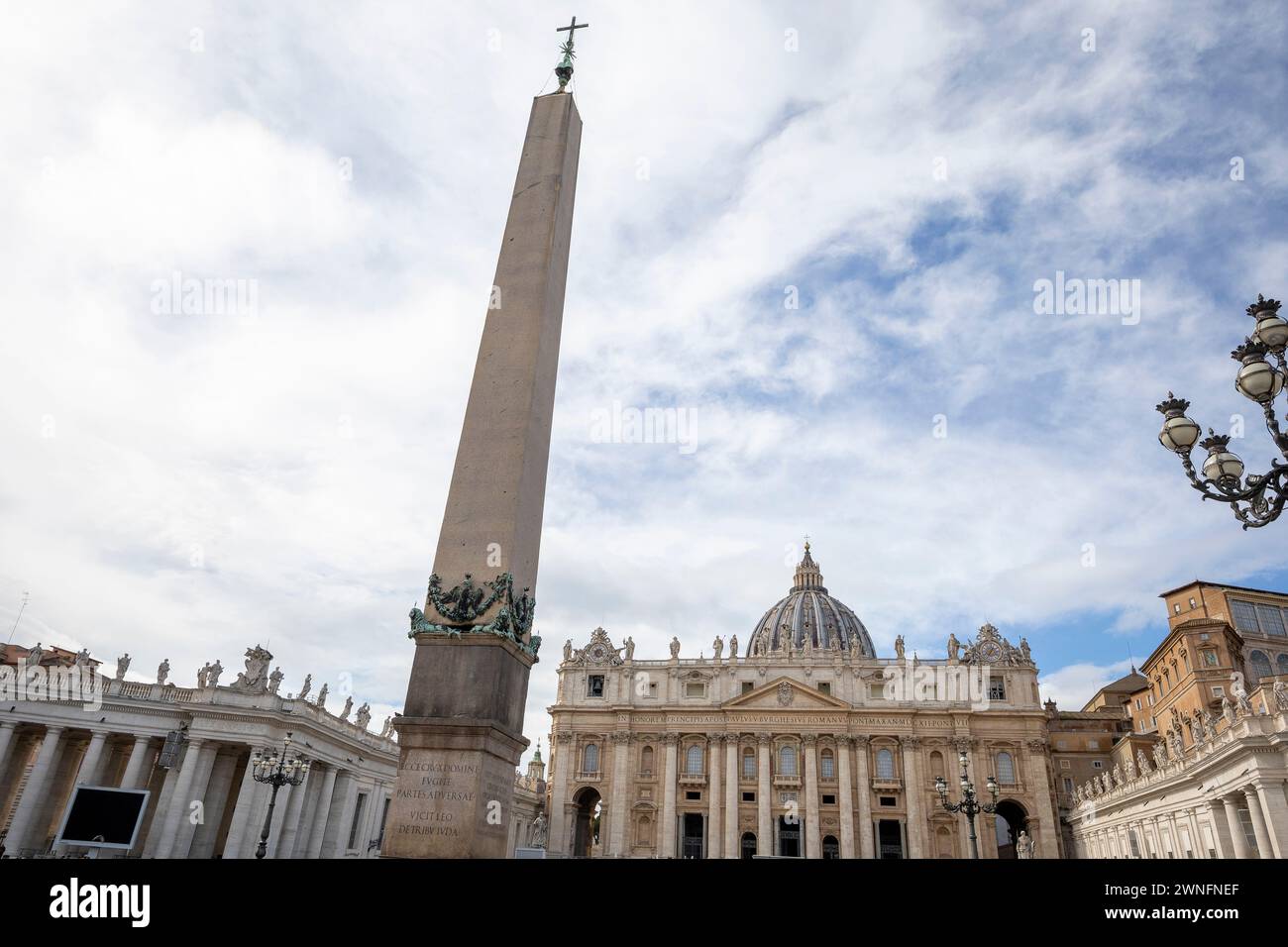 St peters square with obelisk st peters basilica vatican palace hi-res ...
