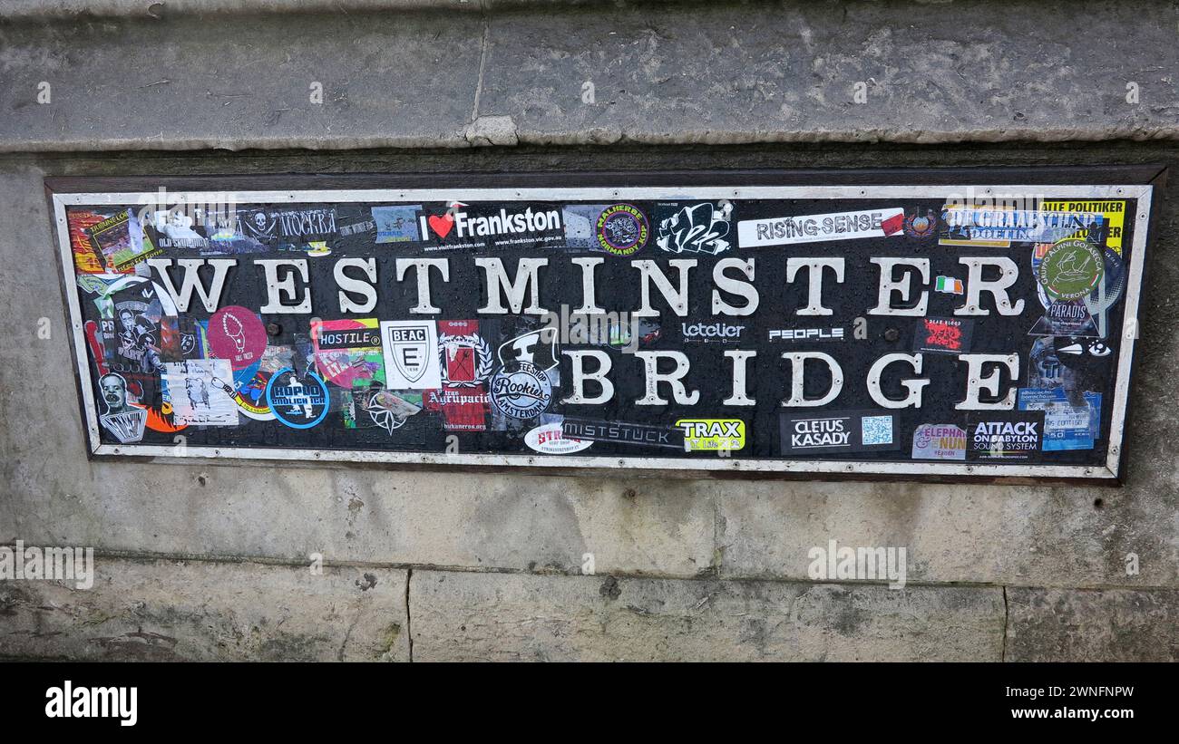 London bridge sign board hi-res stock photography and images - Alamy