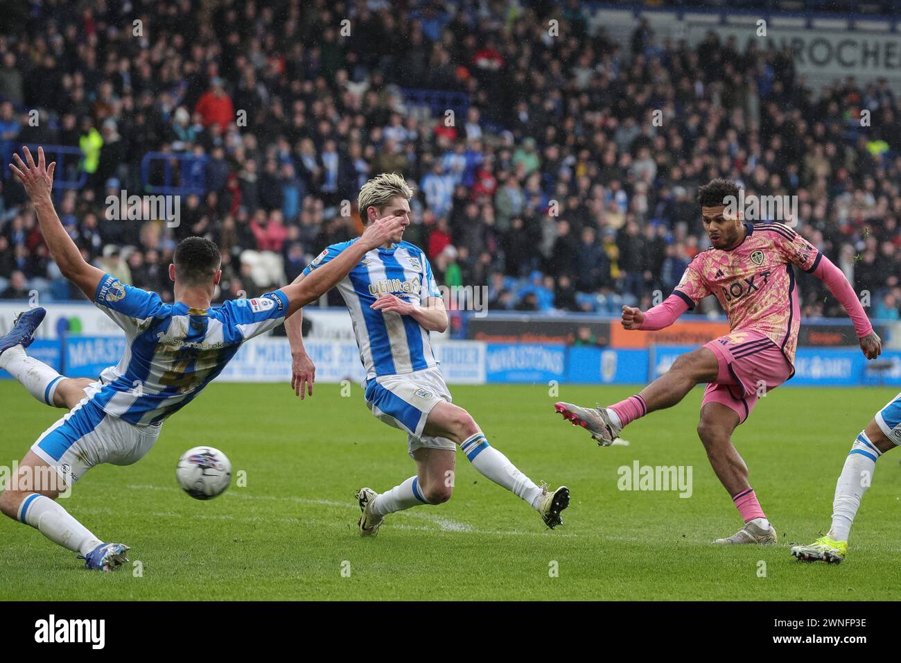 Georgina Rutter of Leeds United takes a shot during the Sky Bet ...