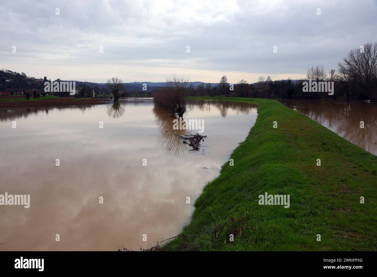 Incessant rain hi-res stock photography and images - Alamy
