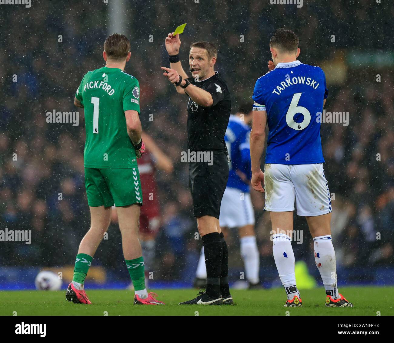 Referee craig pawson 2024 hi-res stock photography and images - Alamy