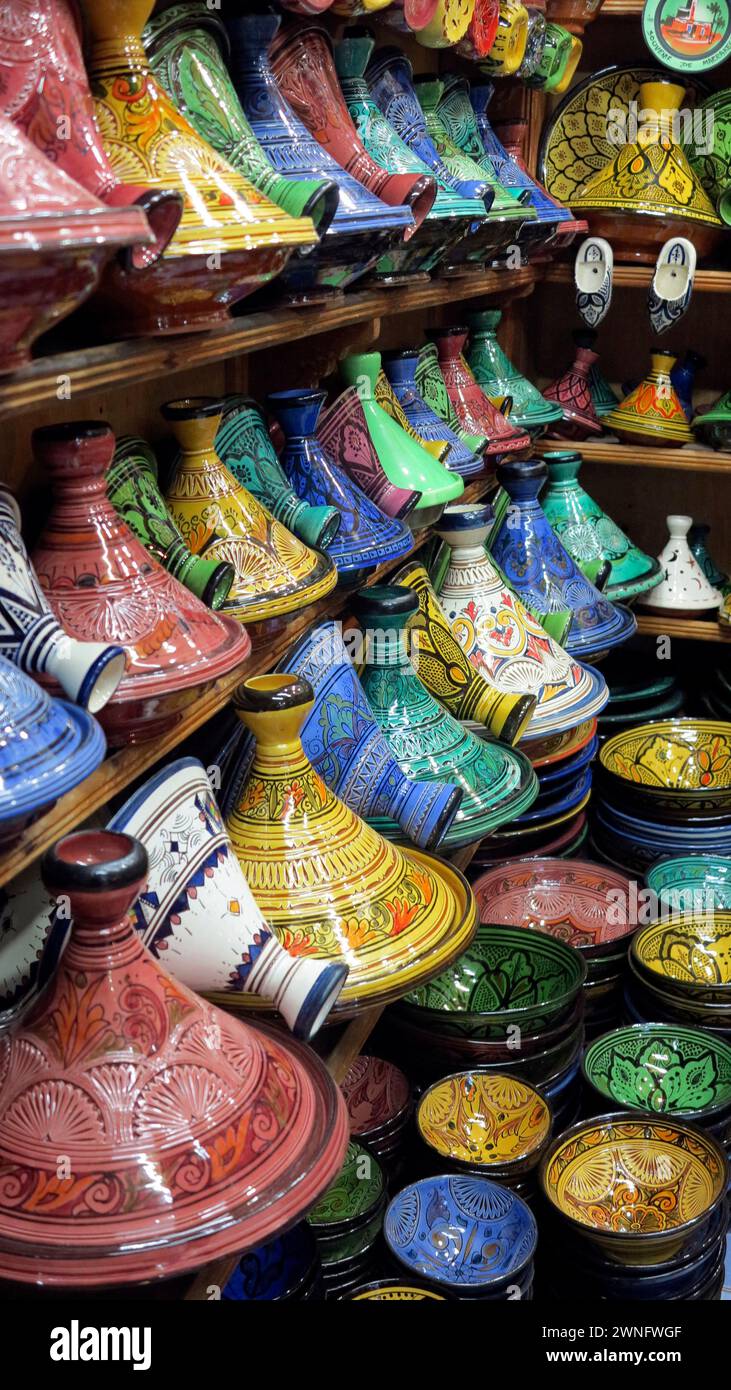 African decorative plates hi-res stock photography and images - Alamy
