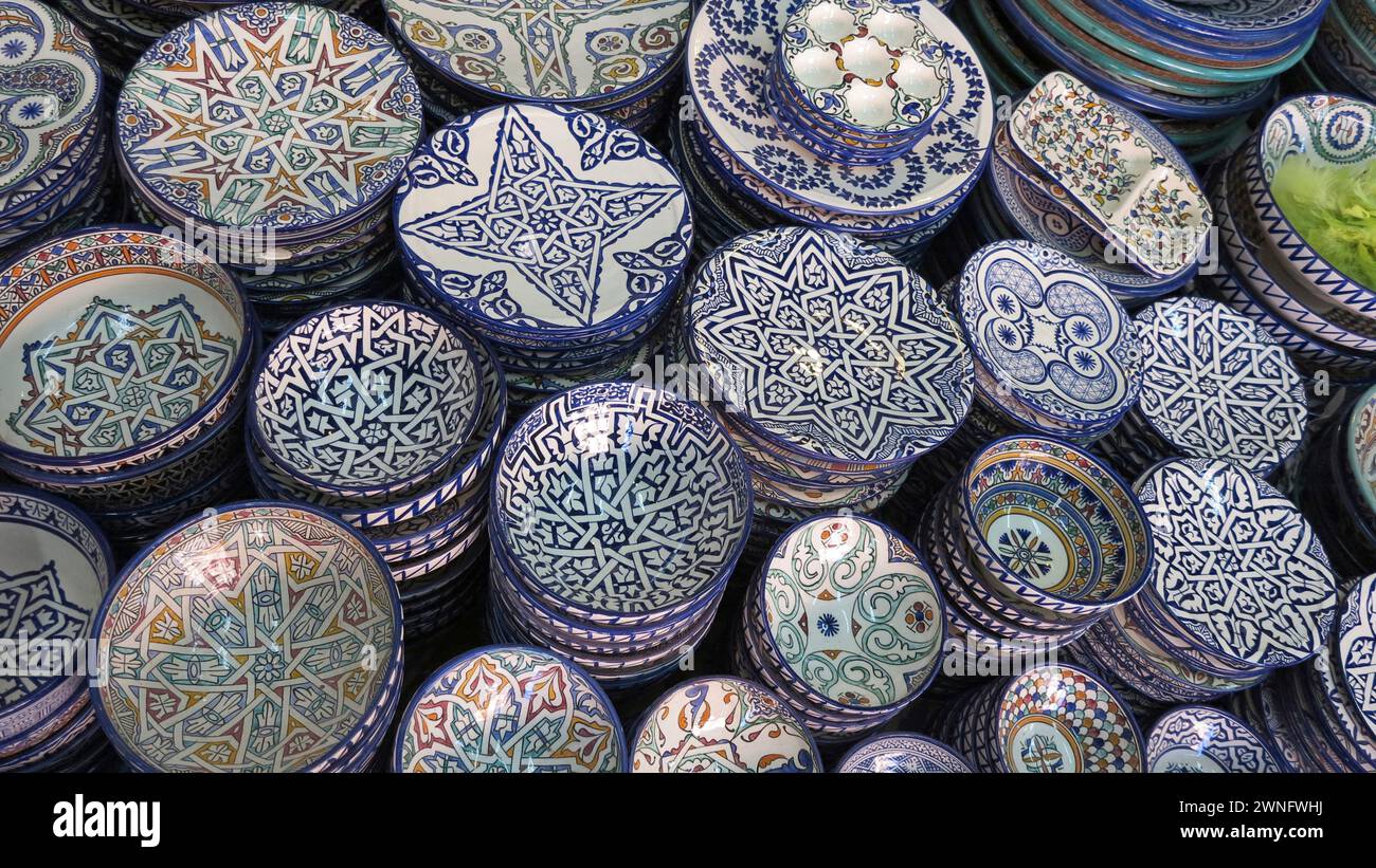 African decorative plates hi-res stock photography and images - Alamy