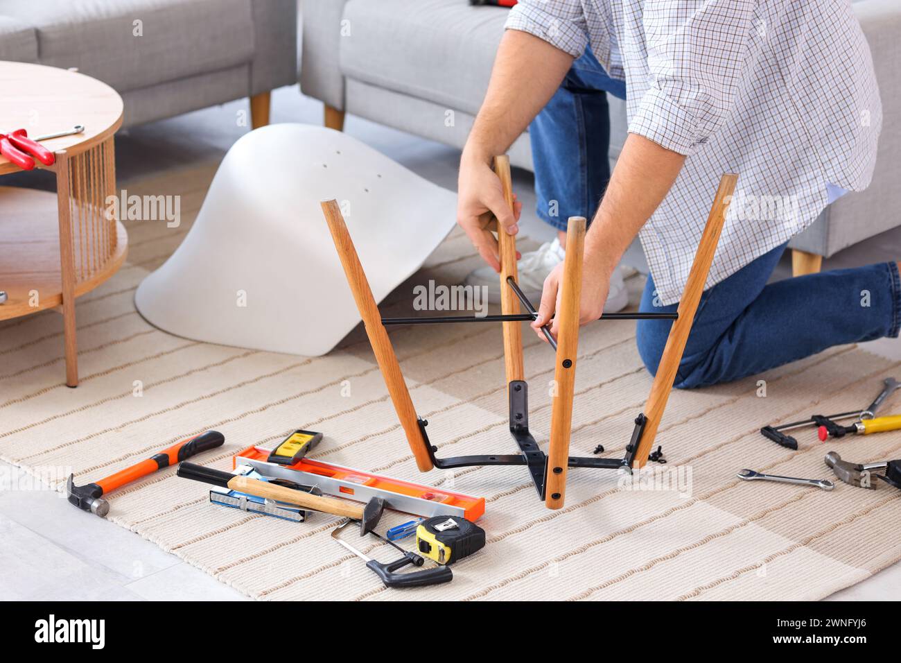Man assembling chair hi-res stock photography and images - Alamy