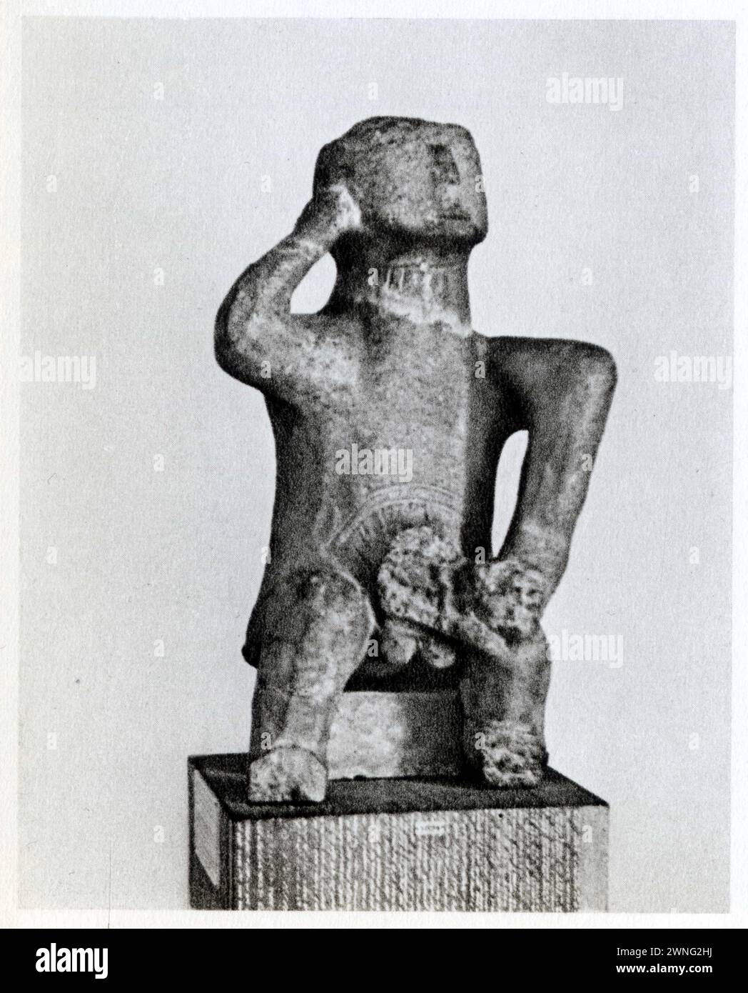 Seated figure from Thessalia. Late neolithic Stock Photo - Alamy