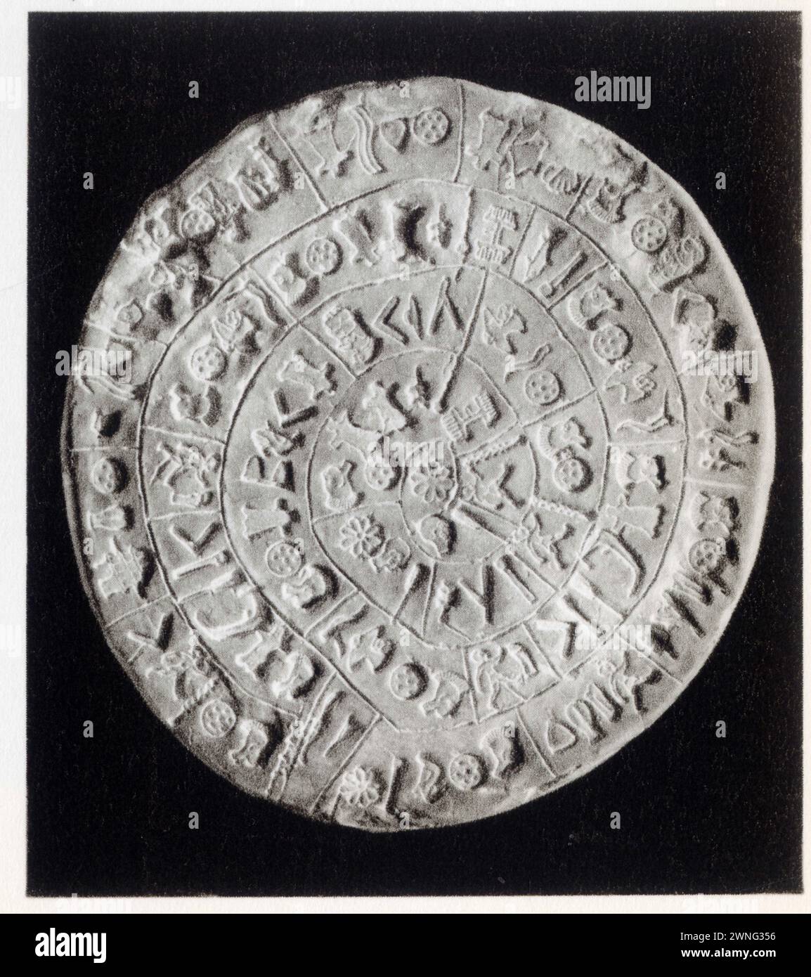 The phaestos disc hi-res stock photography and images - Alamy