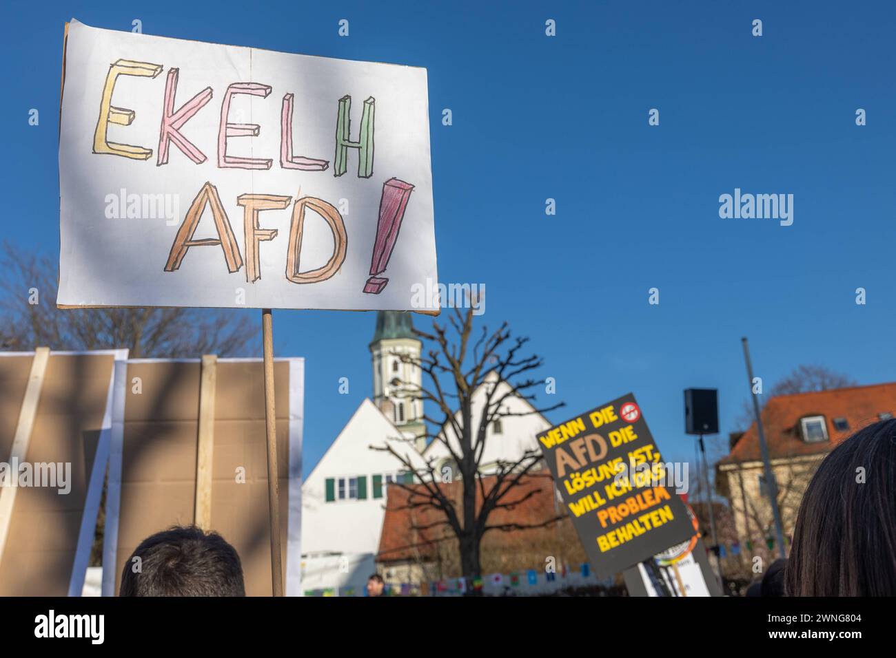 Plakate auf Demo für Demokratie, gegen rechts und gegen das Erstarken ...