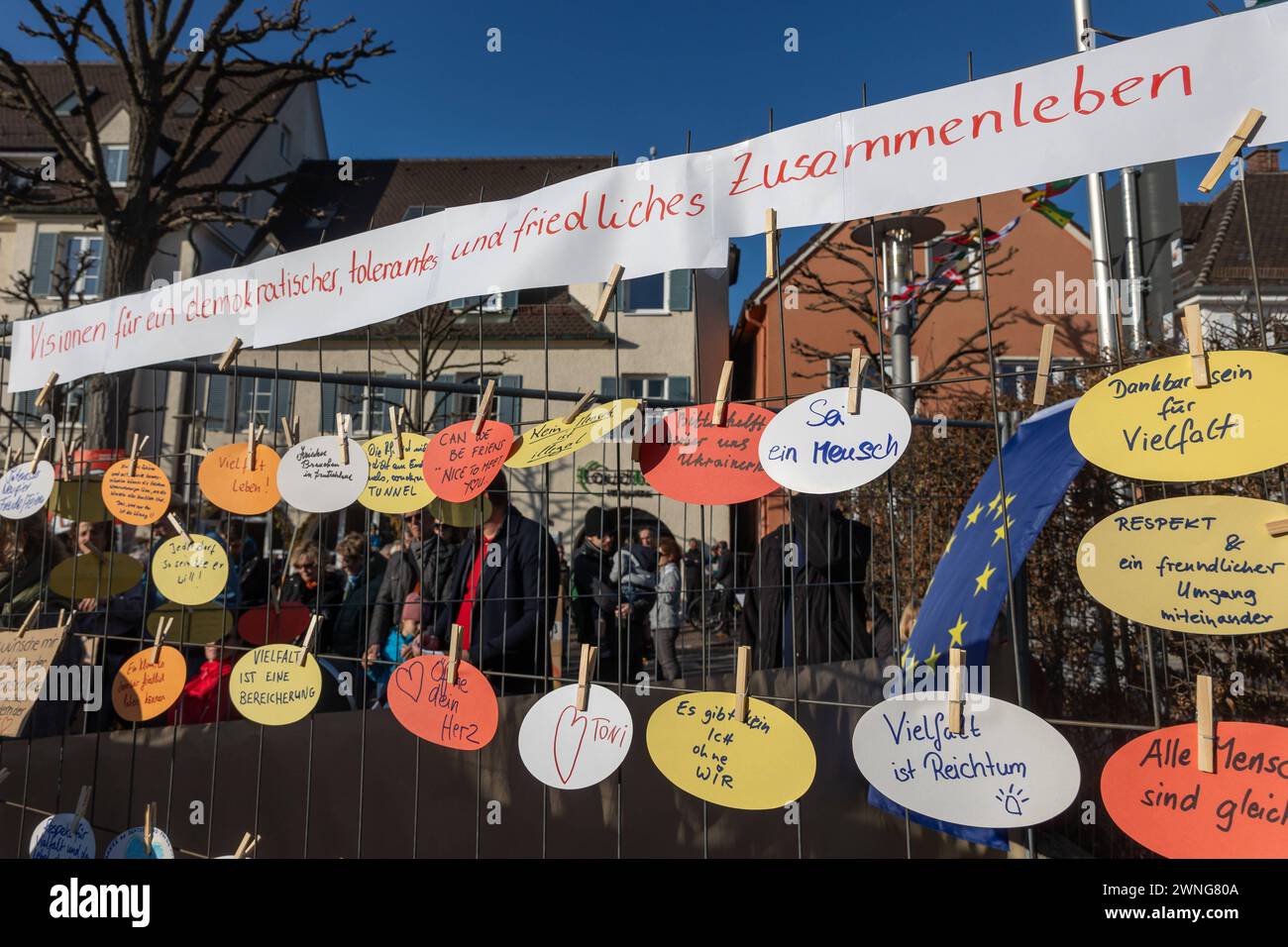 Plakate auf Demo für Demokratie, gegen rechts und gegen das Erstarken ...