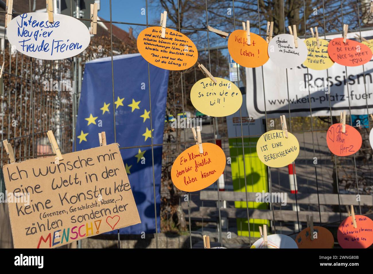 Plakate auf Demo für Demokratie, gegen rechts und gegen das Erstarken ...