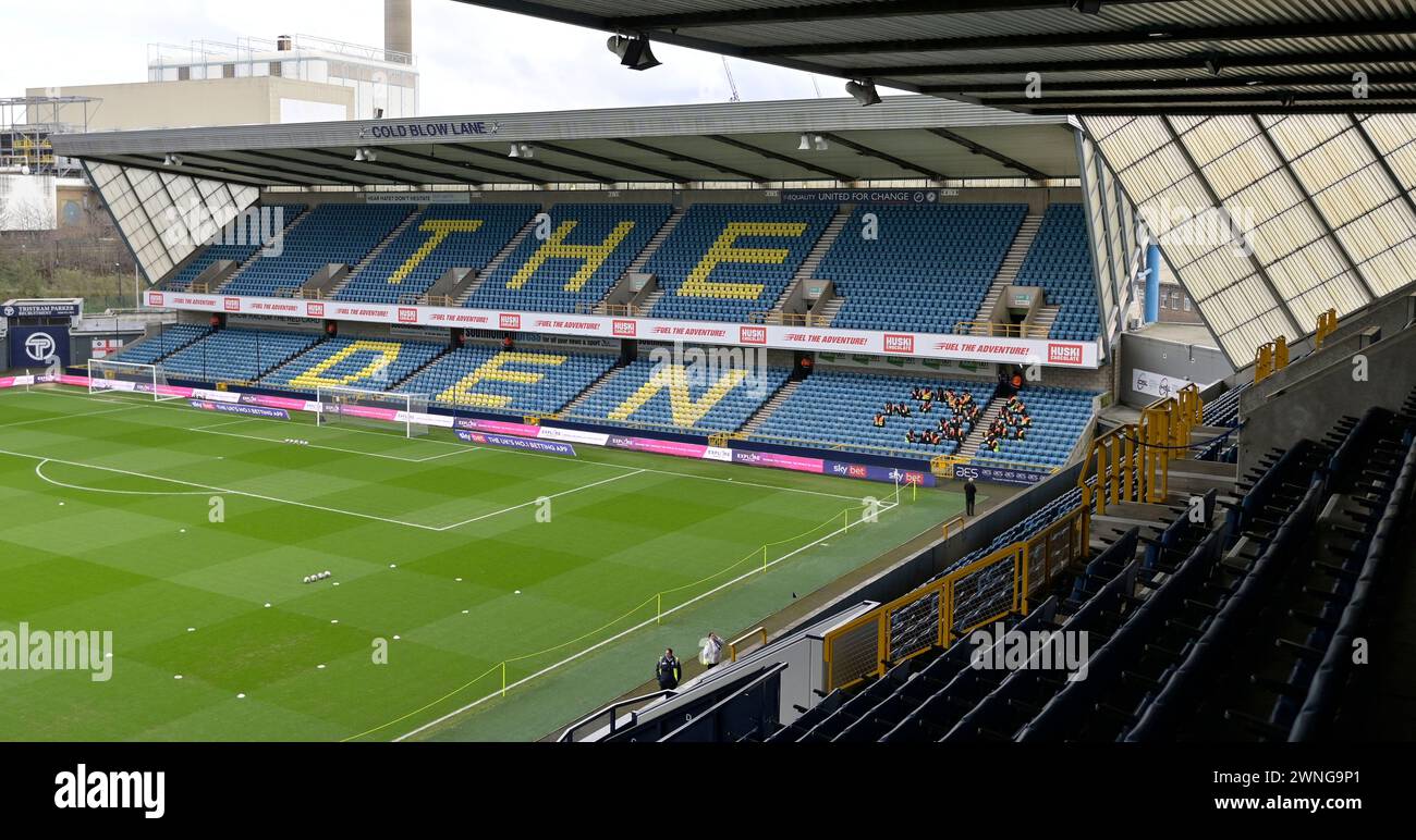 Cold blow lane millwall hi-res stock photography and images - Alamy