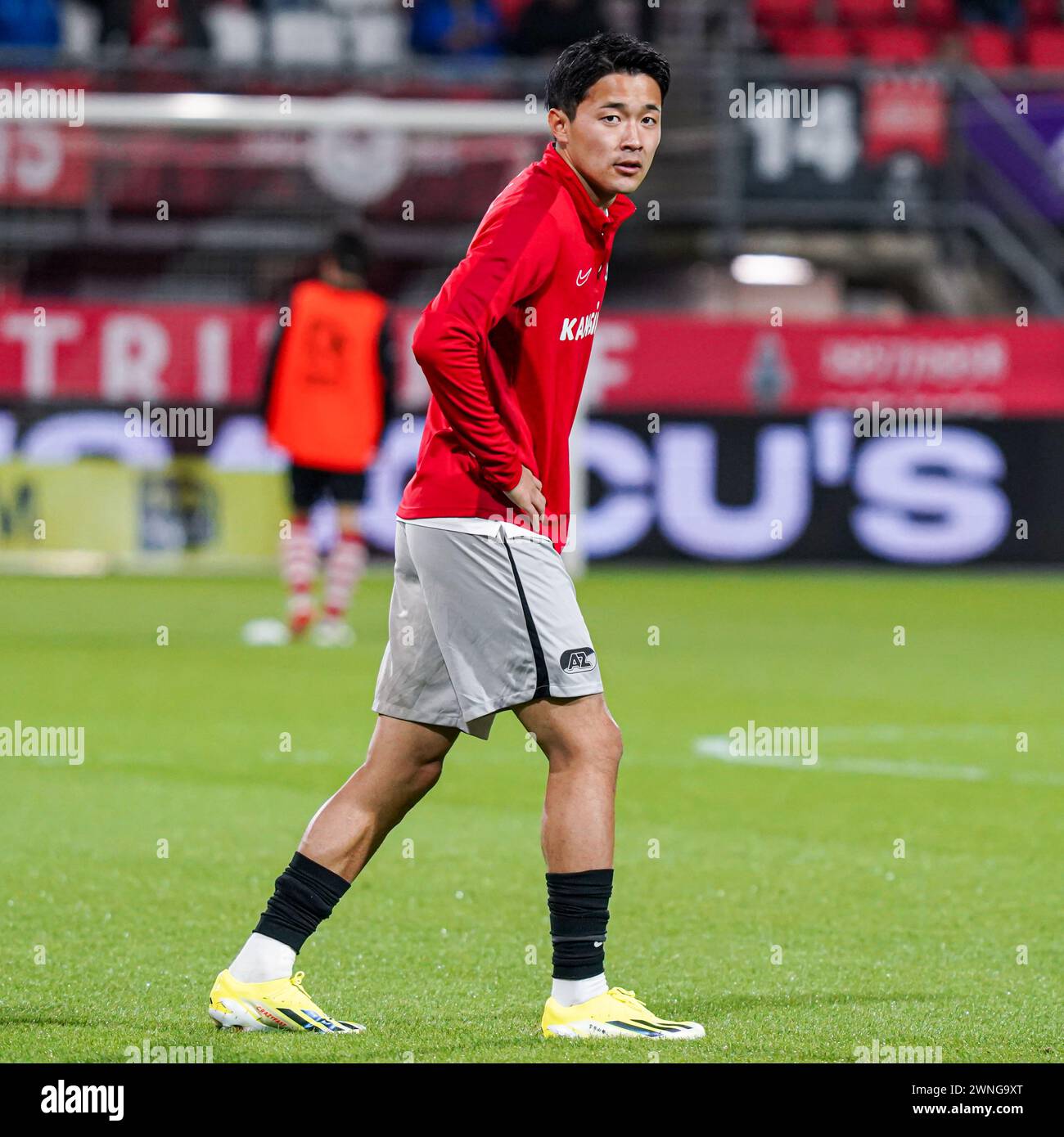 ROTTERDAM, NETHERLANDS - MARCH 2: Yukinari Sugawara of AZ looks up ...