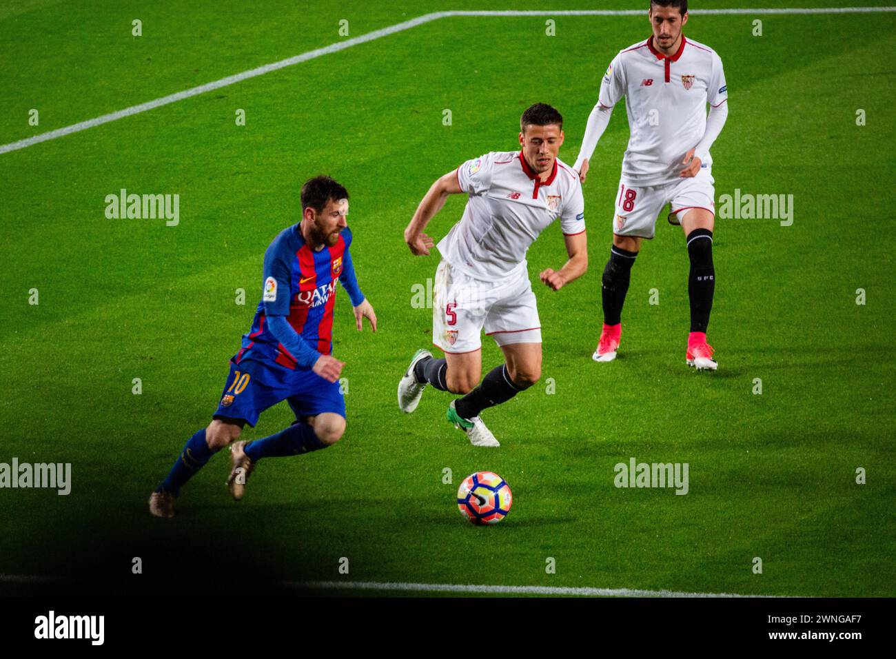MESSI, DRIBBLE, BARCELONA FC, 2017: Lionel Messi is driving forward and ...