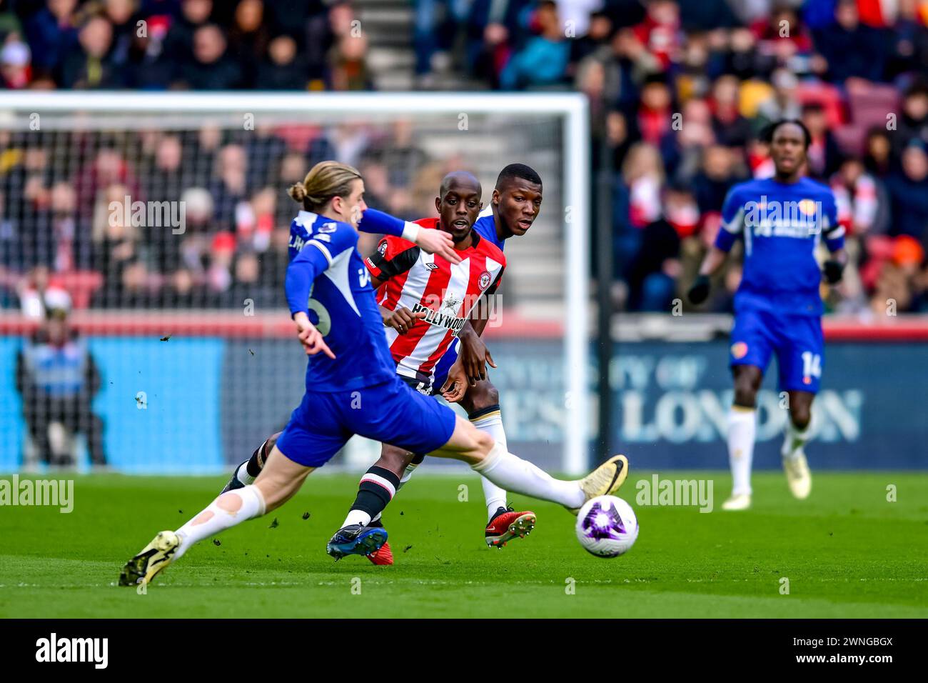 Conor Gallagher of Chelsea FC reaches out for the ball as Yoane Wissa ...