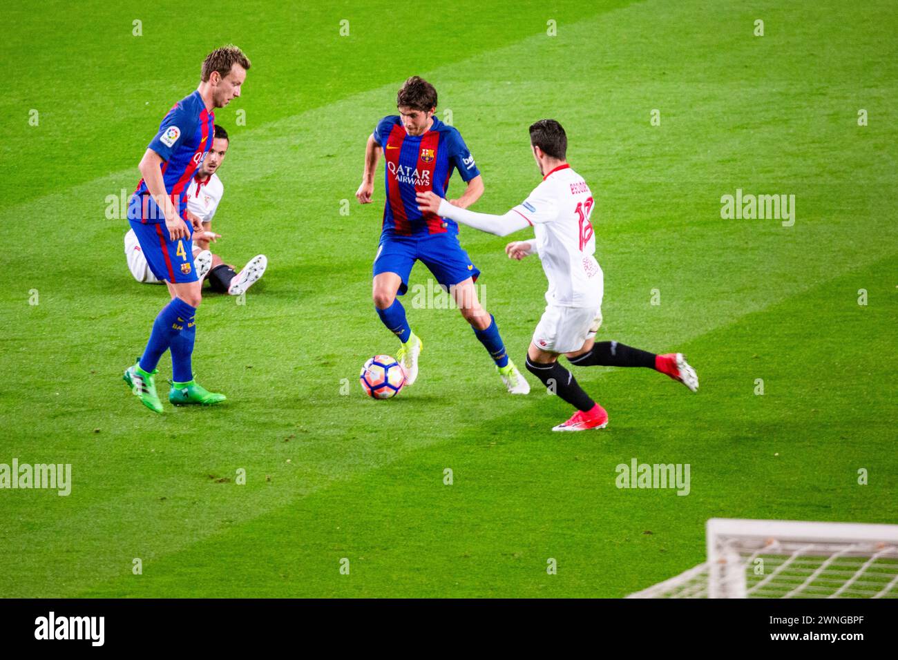 ROBERTO, BARCELONA FC, 2017: Sergi Roberto is attacking near the edge ...
