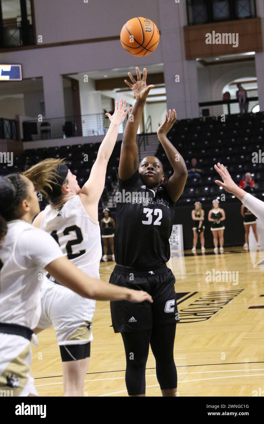 SPARTANBURG, SC - MARCH 02: Chattanooga Mocs forward Raven Thompson (32 ...