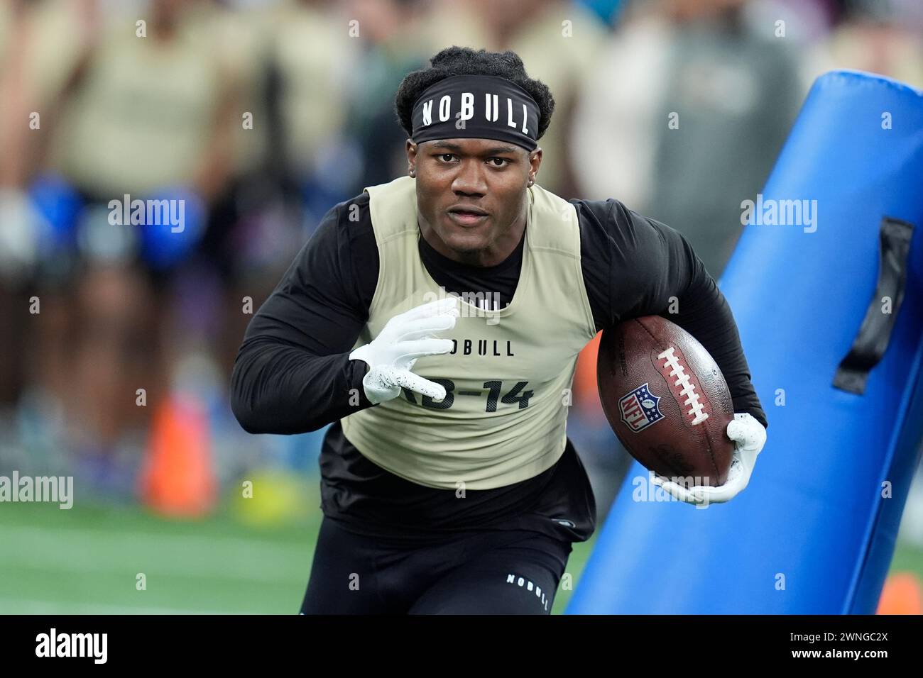 Oregon running back Bucky Irving runs a drill at the NFL football ...