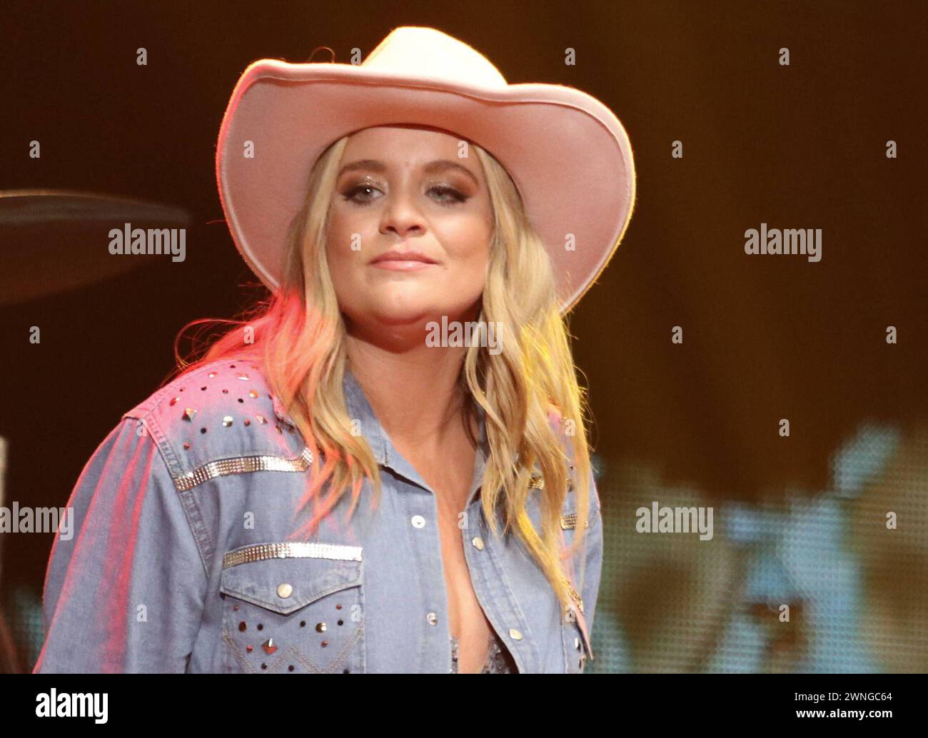 Countrysängerin Lauren Alaina beim C2C 2024 in Berlin Auftritt beim ...
