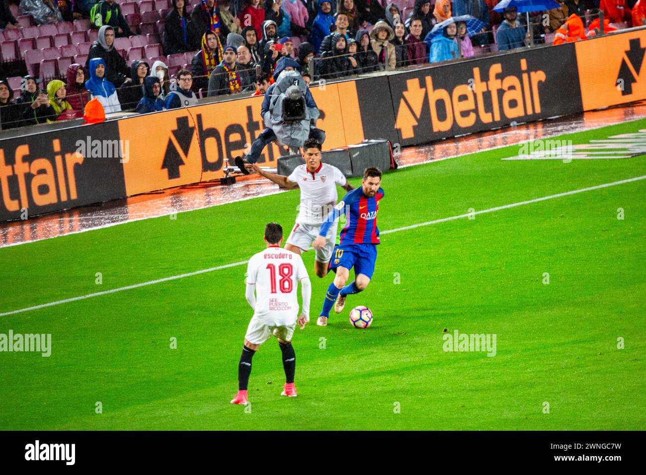 Messi dribbling hi-res stock photography and images - Alamy