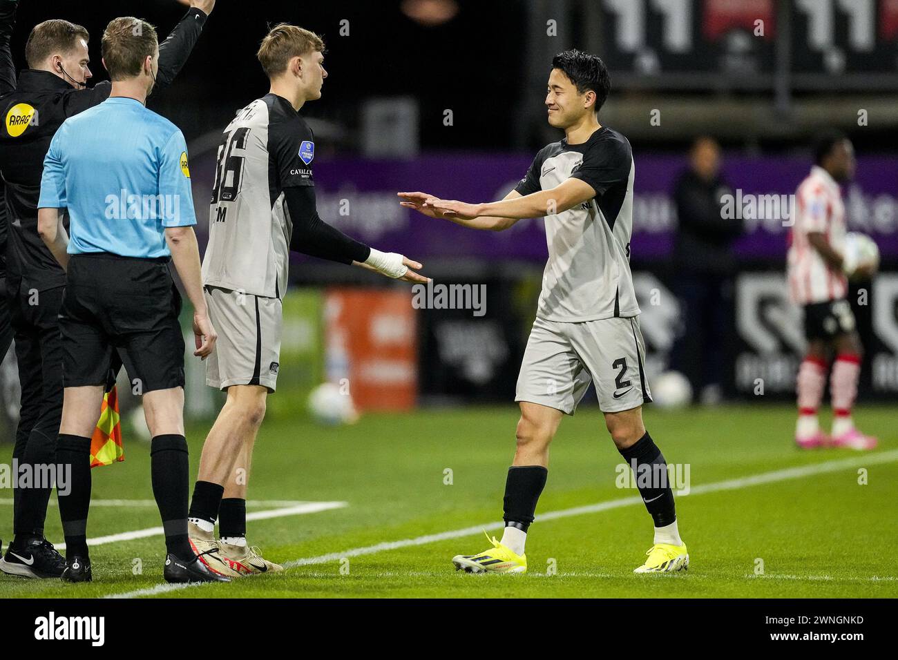 ROTTERDAM - (l-r) Finn Stam of AZ Alkmaar, Yukinari Sugawara of AZ ...
