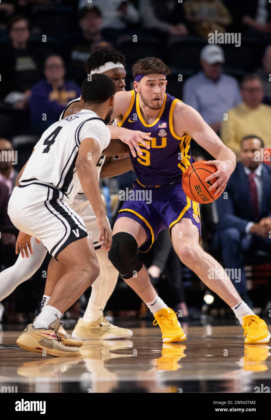Nashville, Tennessee, USA. 2nd Mar, 2024. LSU Tigers forward Will Baker (9) drives towards the ...