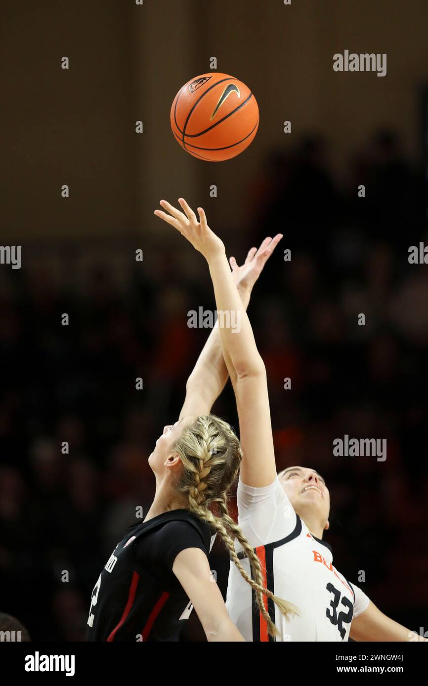 Stanford forward Cameron Brink (22) and Oregon State center Sela Heide ...