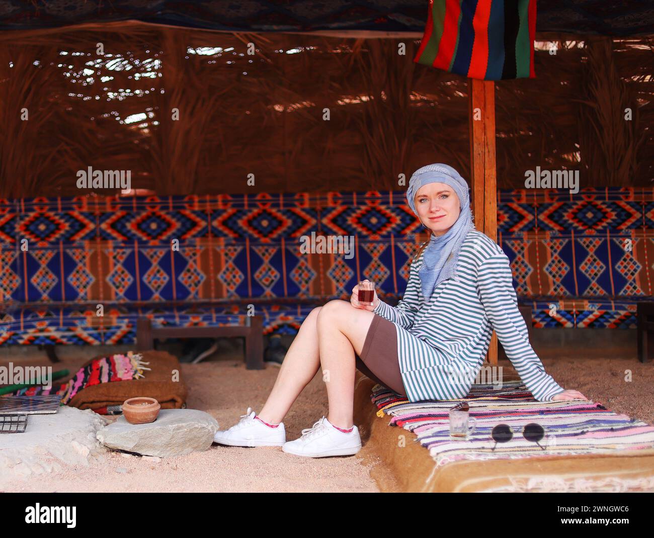Egyptian girl tea hi-res stock photography and images - Alamy