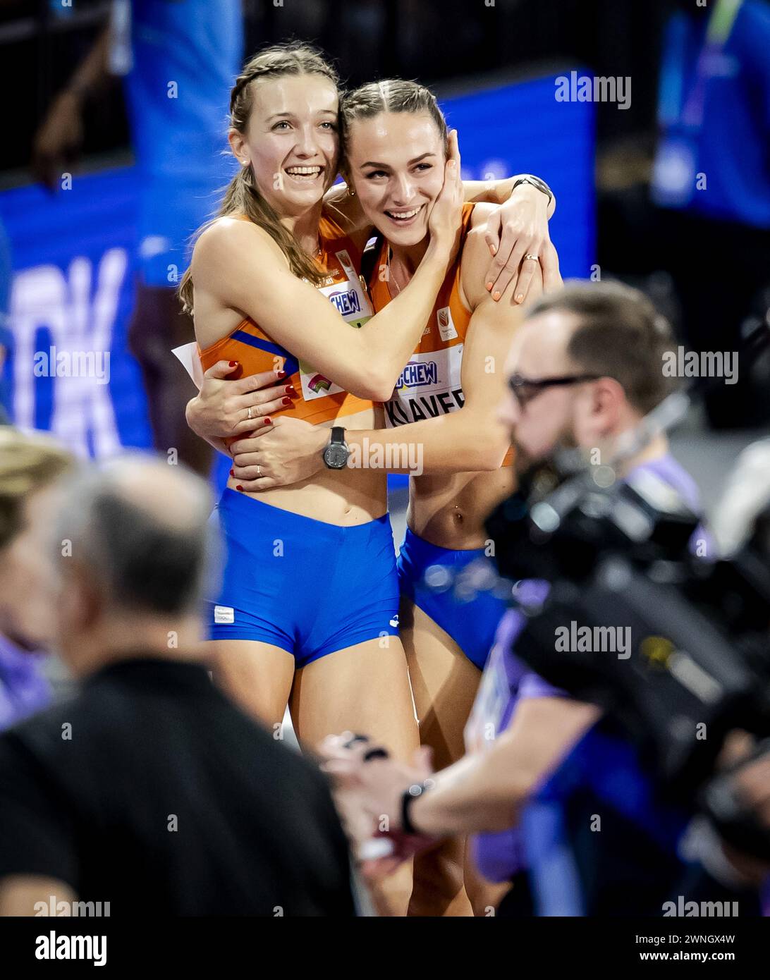 GLASGOW - Femke Bol and Lieke Klaver in action in the final of the 400 ...