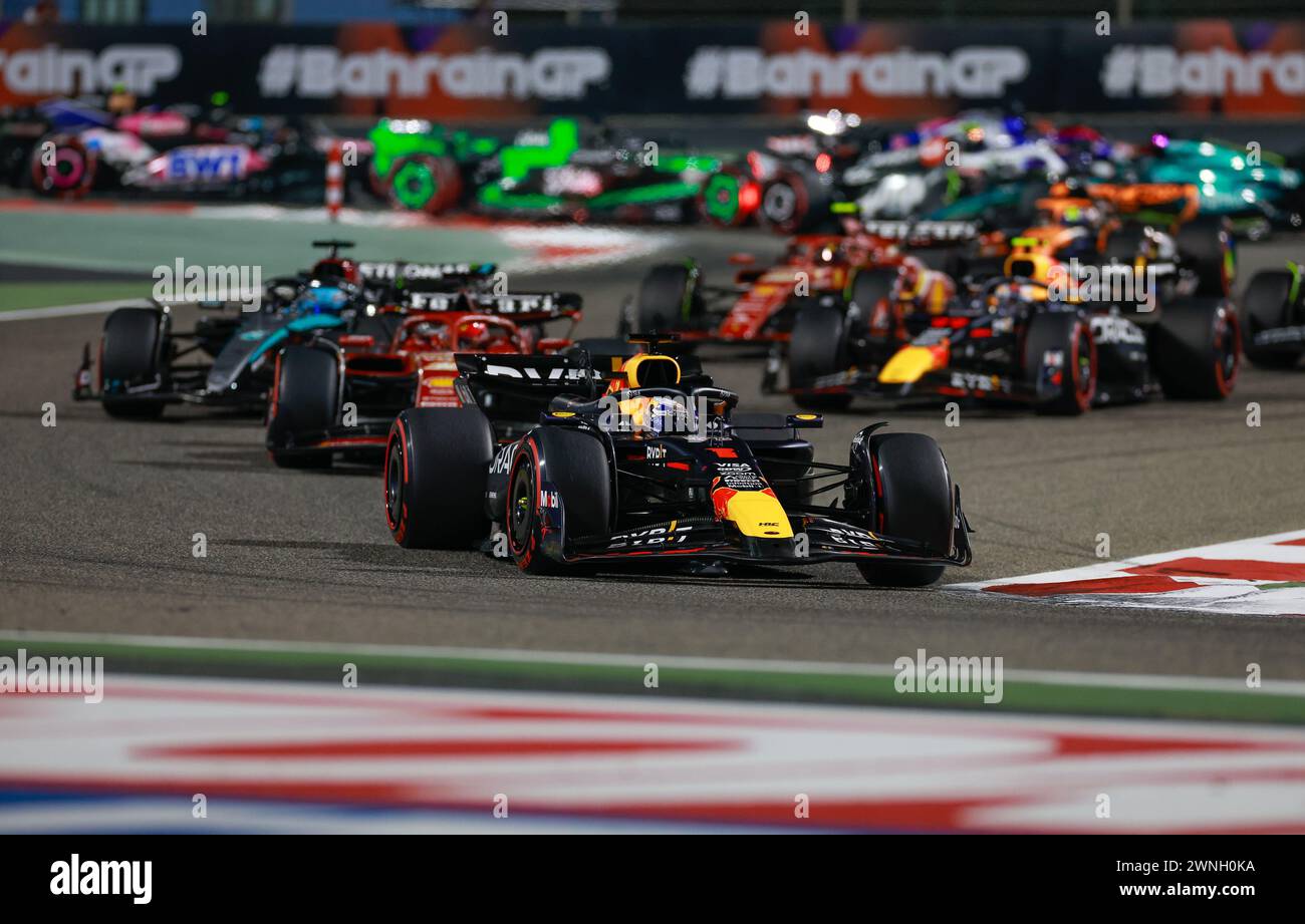01 VERSTAPPEN Max (nld), Red Bull Racing RB20, action 16 LECLERC ...