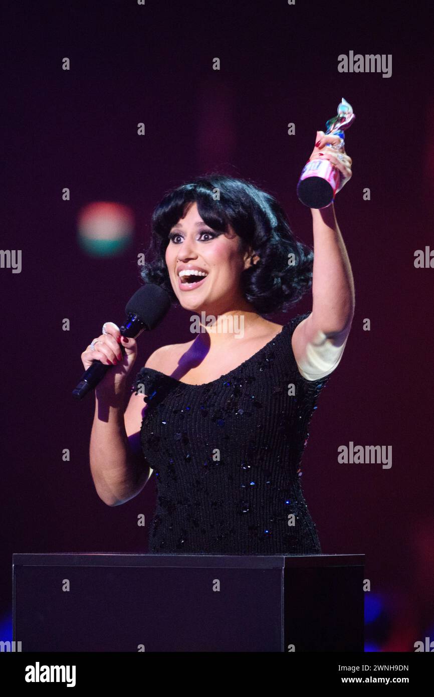 Brit award statue 2023 hi-res stock photography and images - Alamy