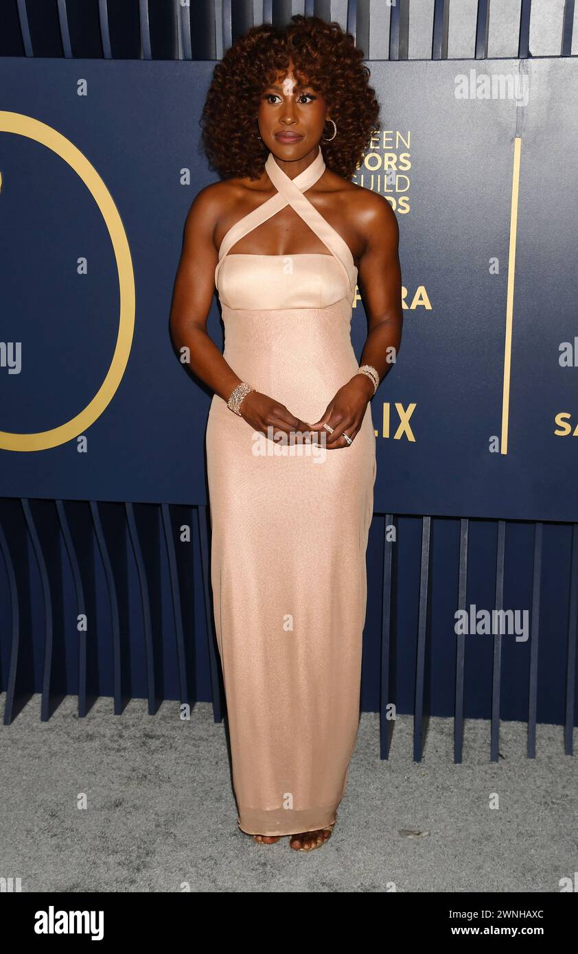 LOS ANGELES, CALIFORNIA - FEBRUARY 24: Issa Rae attends the 30th Annual ...
