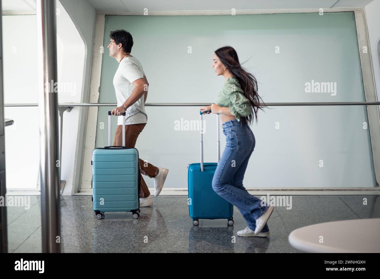 Man running catch plane hi-res stock photography and images - Alamy