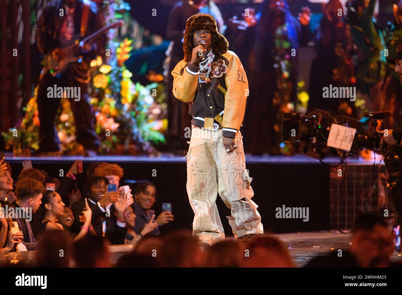 Rema performing on stage hi-res stock photography and images - Alamy